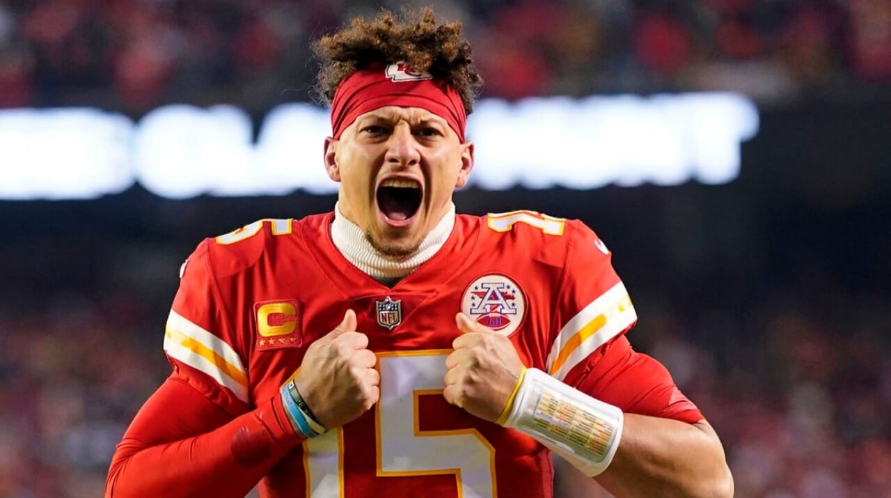 Patrick Mahomes y Kansas City Chiefs llegan a acuerdo por contrato récord en la NFL - No Huddle
